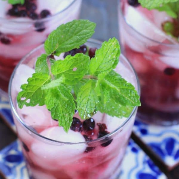 So Healthy & Refreshing! Wild Blueberry Ginger Mint Green Iced Tea